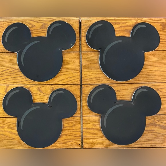 Disney | Dining | Guc Mickey Mouse Plates 4 Authentic Disney Theme Park ...